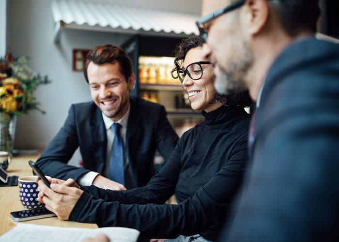 איך להשקיע בבורסה בלי יותר מדי מאמץ? - IBI